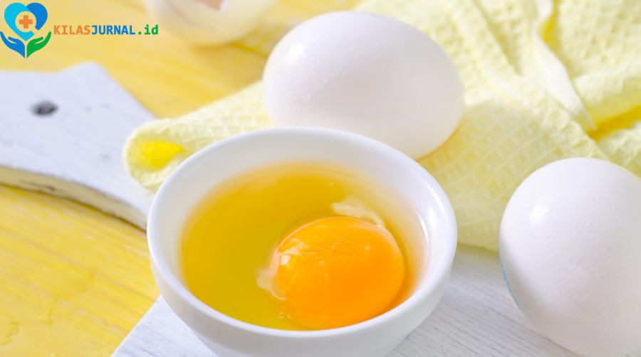 Fakta vs Mitos: Benarkah Makan Telur Mentah Lebih Sehat? Risiko ...